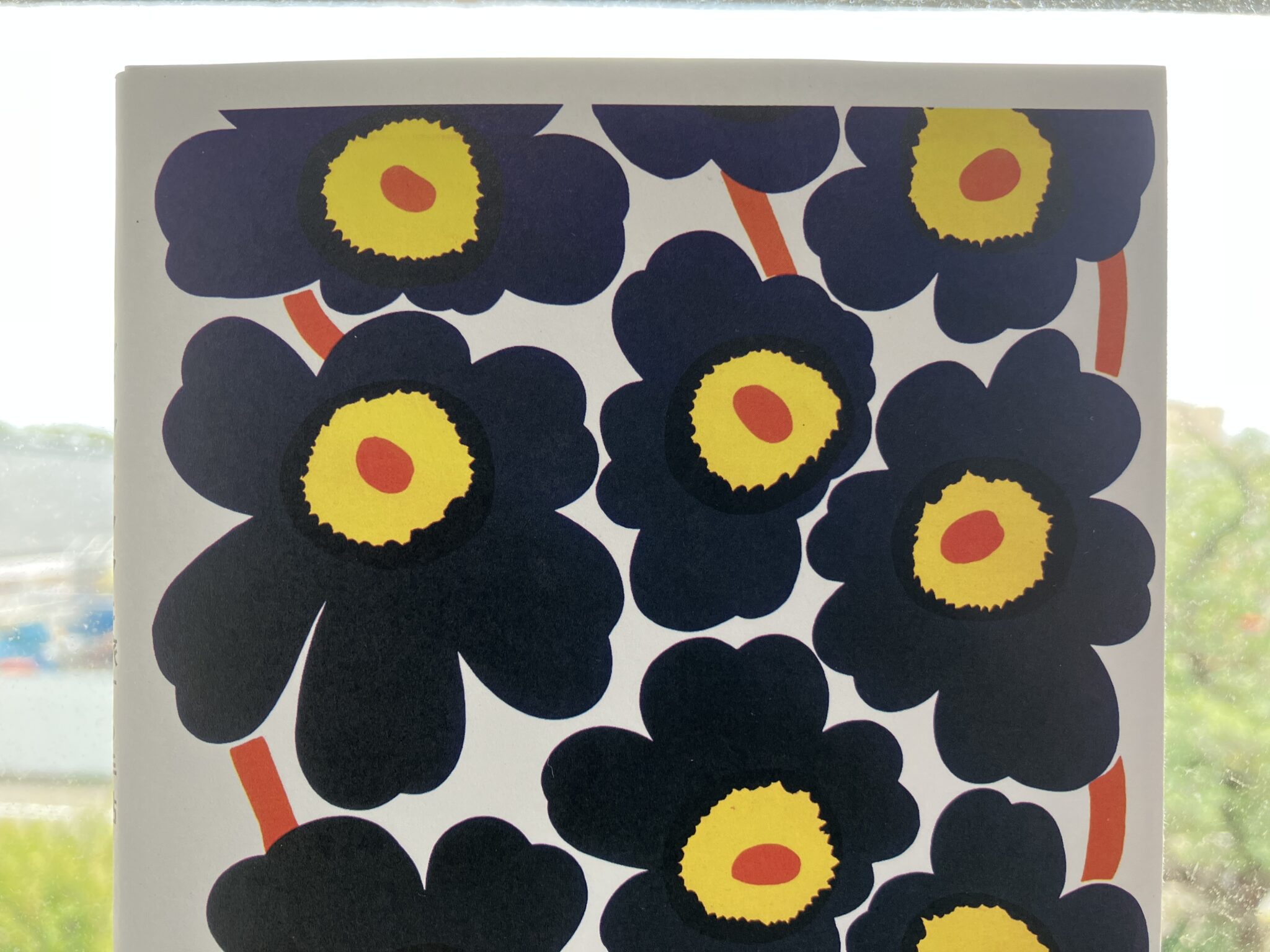 マリメッコのデザイナーは画家だった 映画『マイヤ・イソラ 旅から生まれるデザイン』 – potari