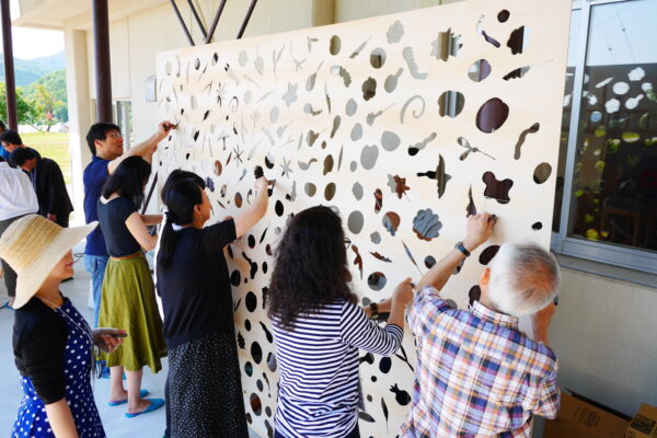 街で出会える五十嵐威暢の世界 – potari